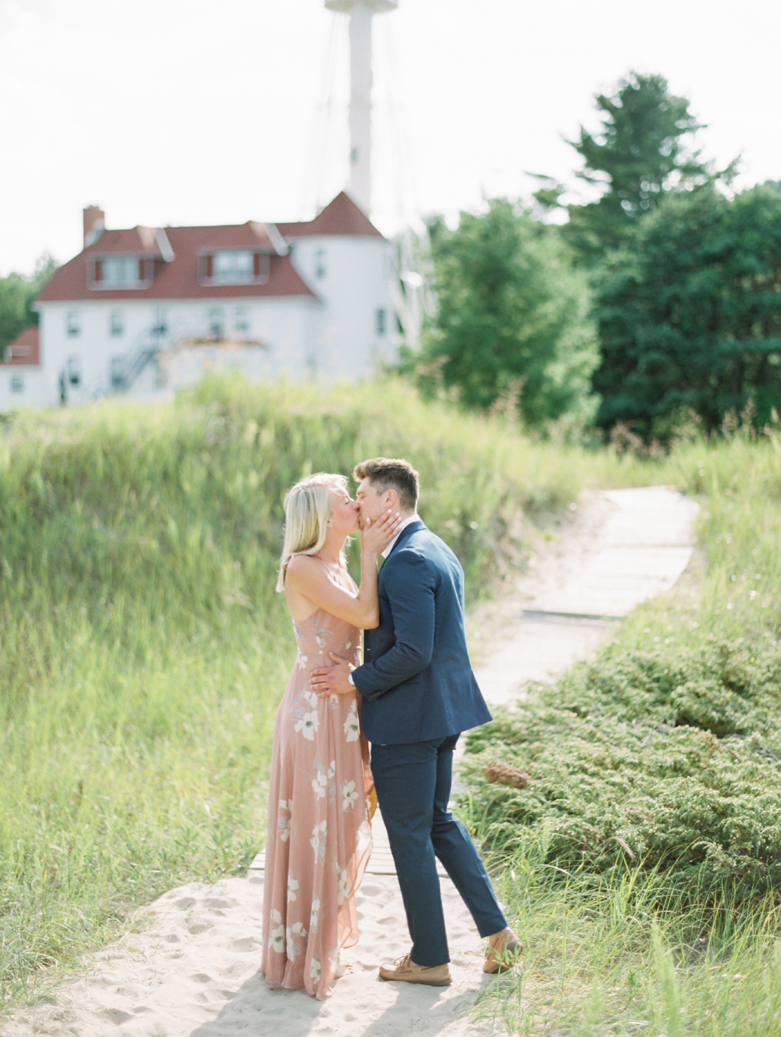 Lexi + Kane | Lake Michigan Beach + Lighthouse Engagement Session ...