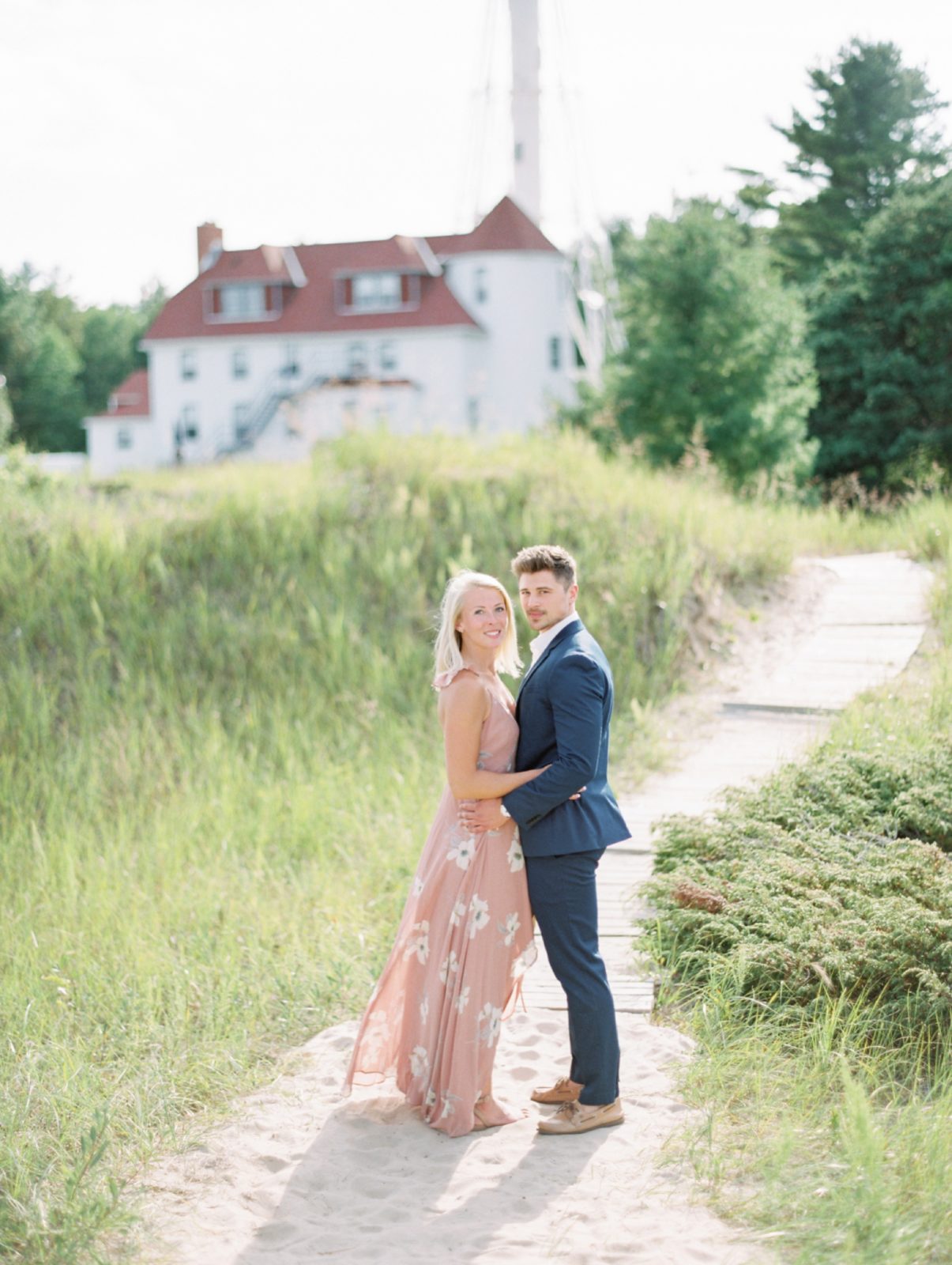 Lexi + Kane | Lake Michigan Beach + Lighthouse Engagement Session ...